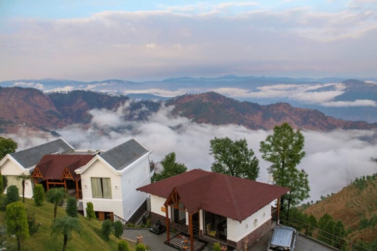 18 Most Famous Luxurious Hill Resorts in India