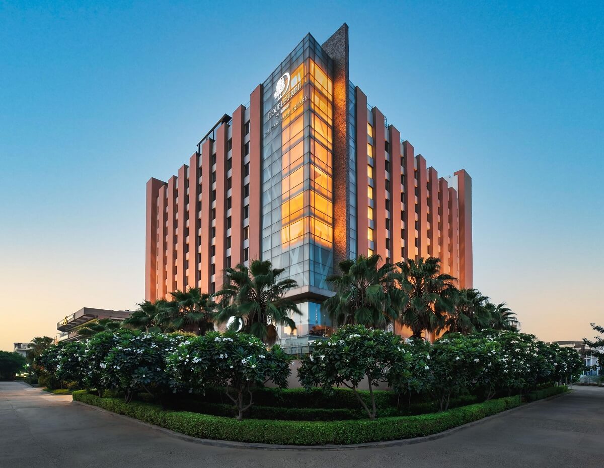 Explore Gurgaon's Luxurious Resorts With 17 Best Hotels & Price
