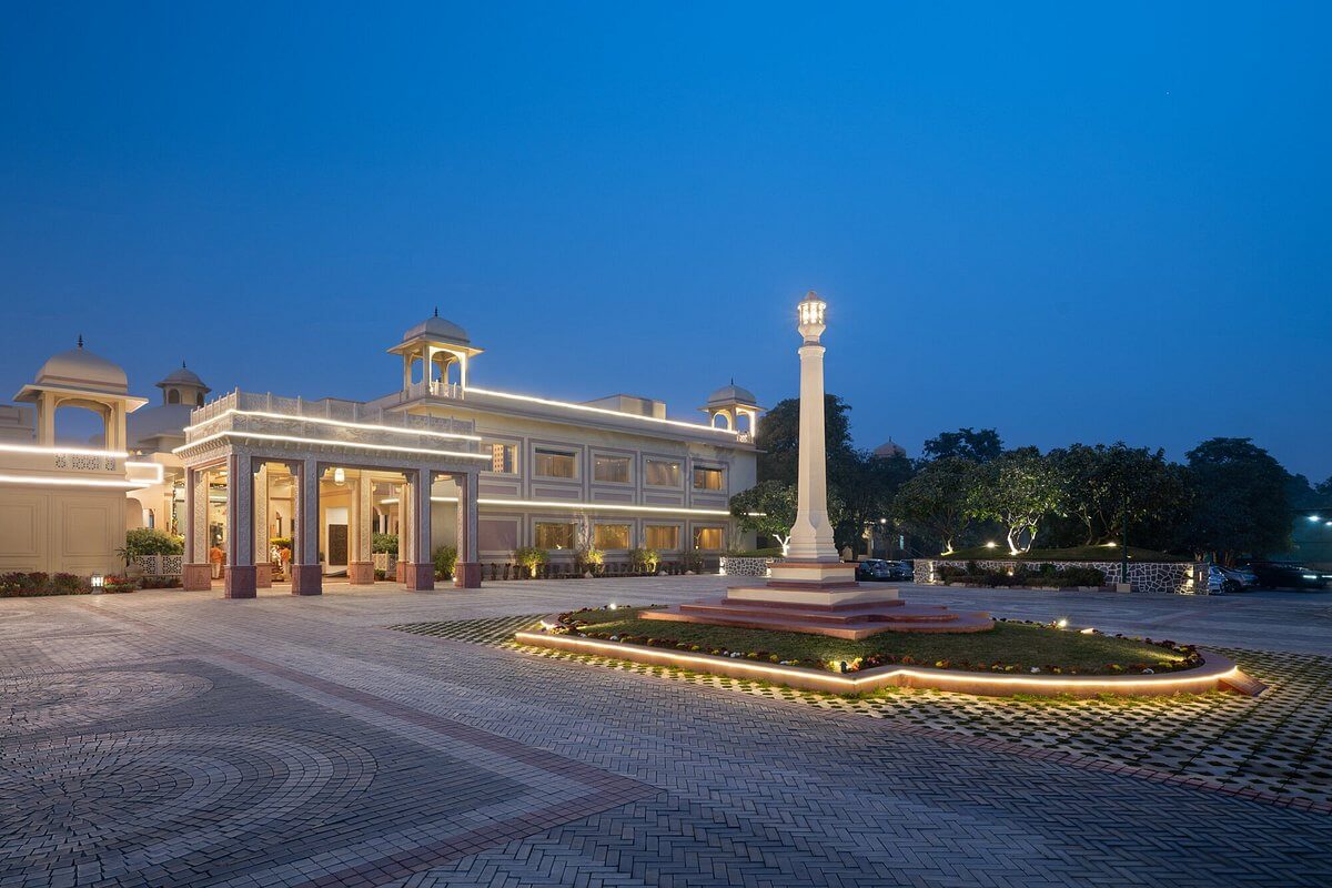 Explore Gurgaon's Luxurious Resorts With 17 Best Hotels & Price